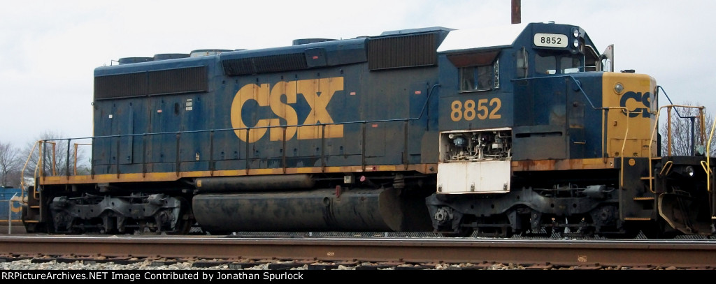 CSX 8852, engineer's side